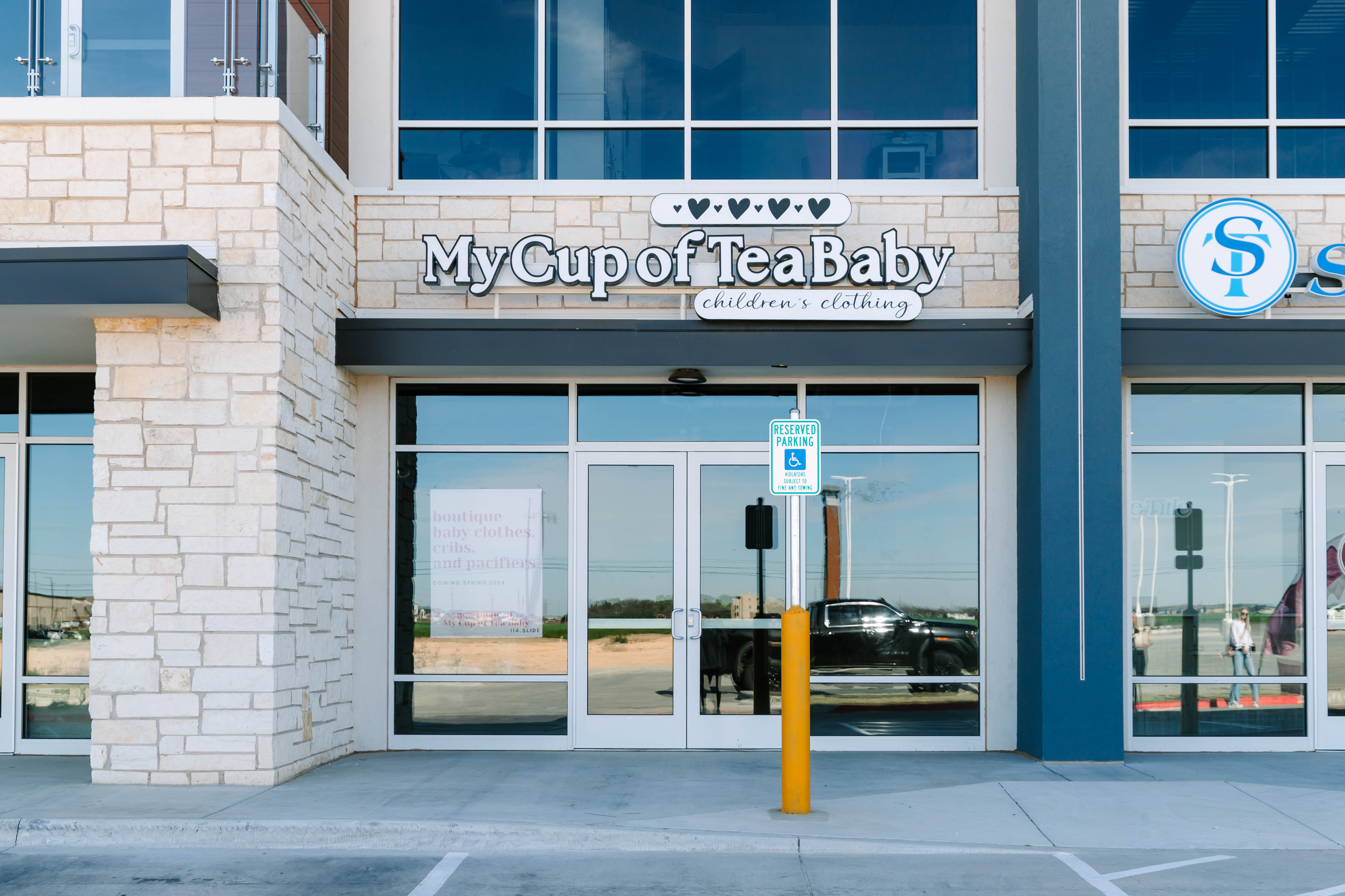 Shop 114th & Slide | LBK Shopping · Dining · Business